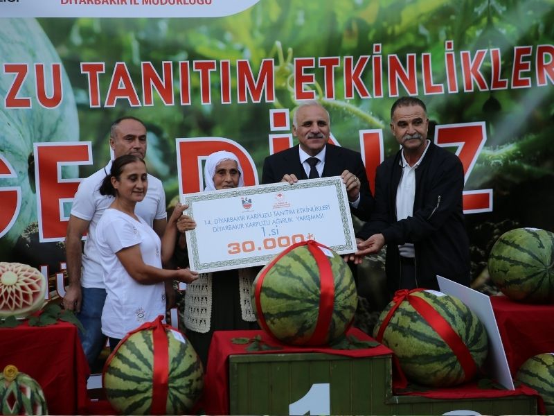 Diyarbakır’ın dev karpuzu görücüye çıktı - İllerden - Tarım Orman Ekranı